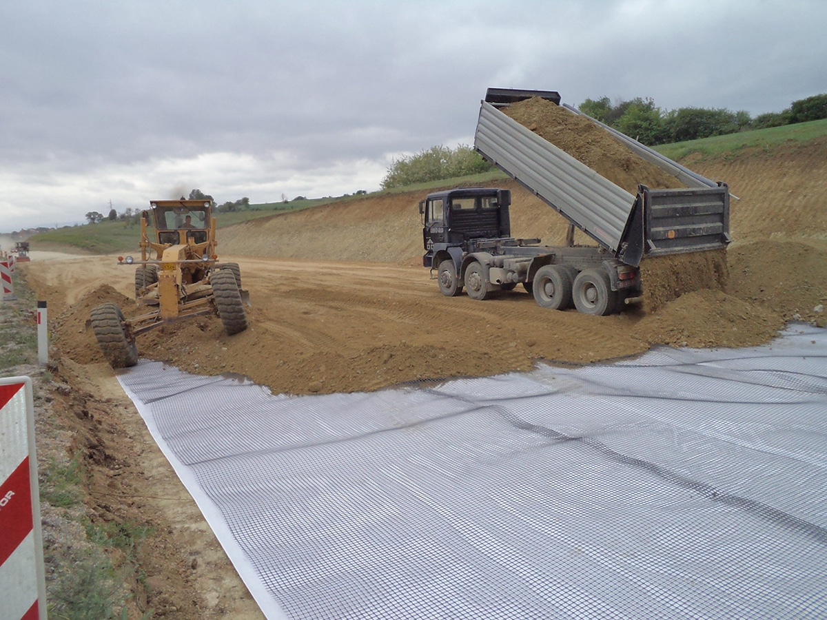 Polypropylene Geotextile Explained: Applications and Advantages