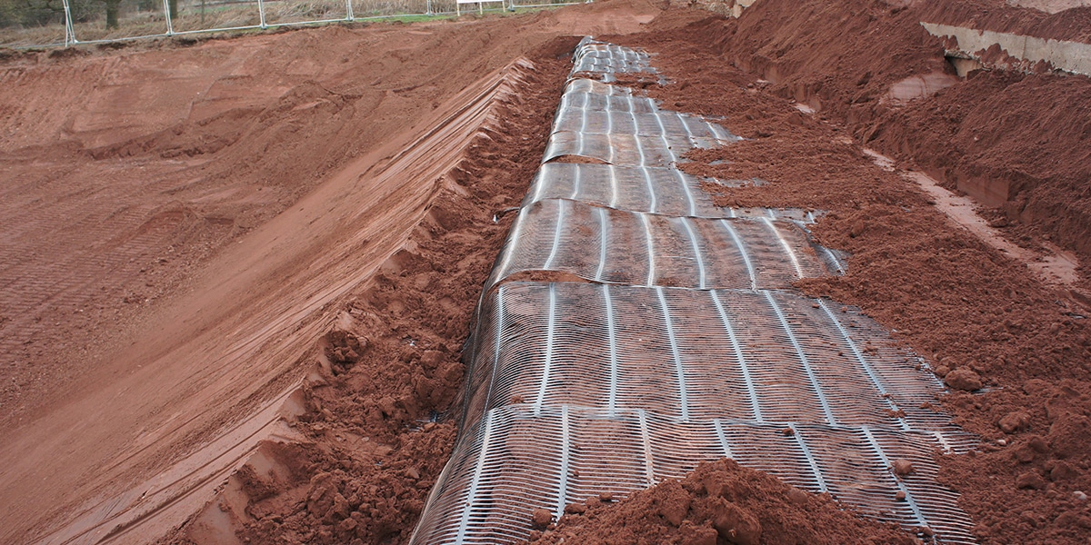 Geogrid in a Retaining Wall (click to enlarge diagram)