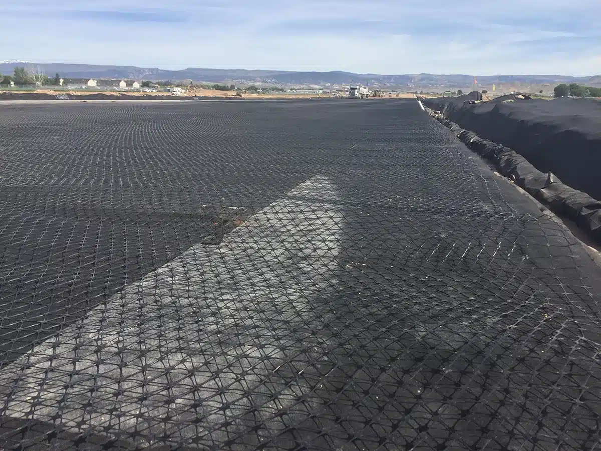 Geogrids in Retaining Walls: Boosting Durability & Aesthetics